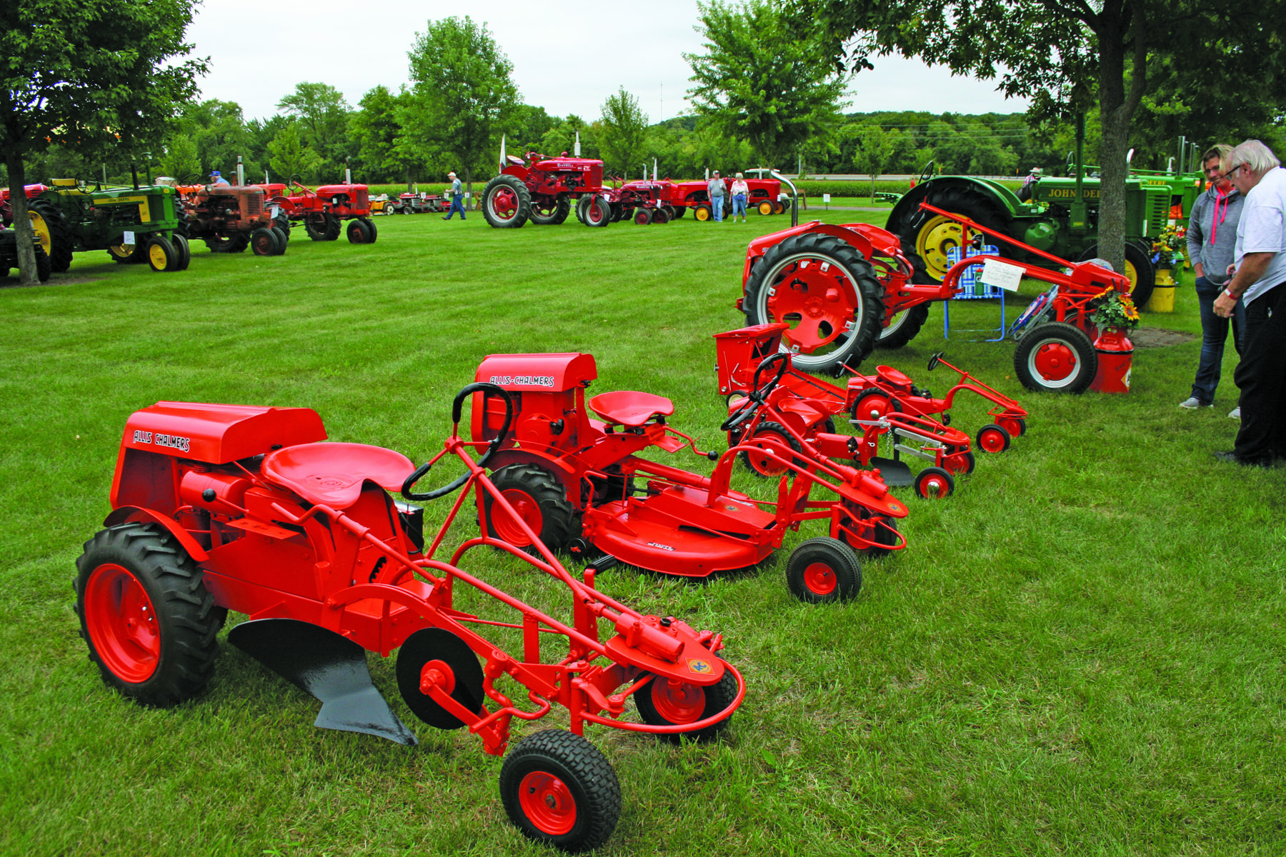 An Allis-Chalmers Tractor Collection with a Nostalgic Touch - Farm ...